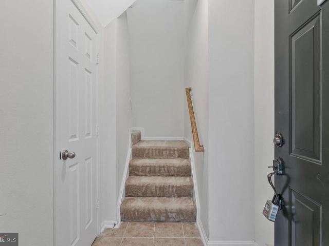 4529 Superior Square