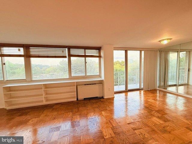 4520 King St Apt 407, Alexandria, VA 22302