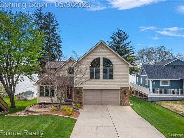 4521 Parnell Dr, Waterford Township, MI 48346