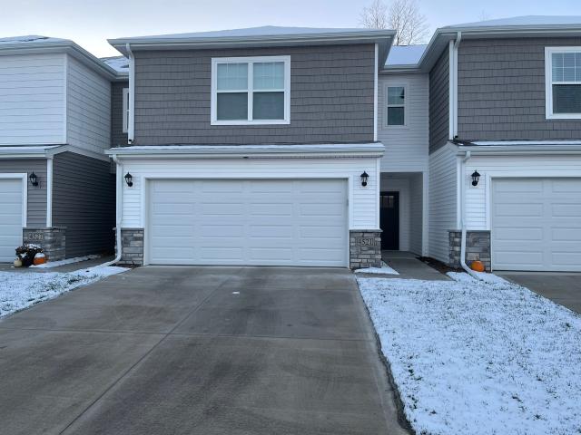 4521 SE Ember Ln, 3 beds, 2 full and 1 half baths