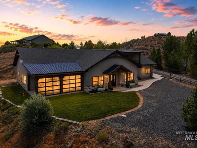 4522 Snake River Mesa Rd, Buhl, ID 83316