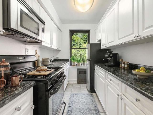 4523 Broadway 6 C