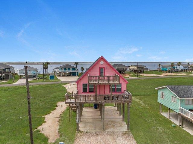 4523 Palm St, Freeport, TX 77541