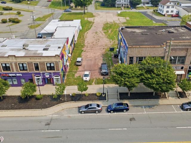 452 Broadway