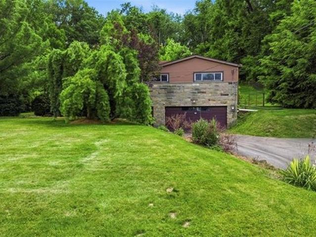 452 E McMurray Ct, Canonsburg, PA 15317