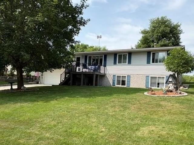 452 Kouwe St NW, Hutchinson, MN 55350