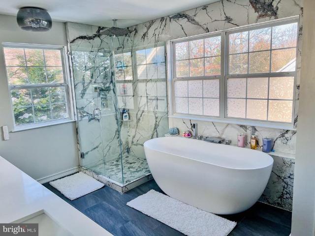 452 Larkspur Lane