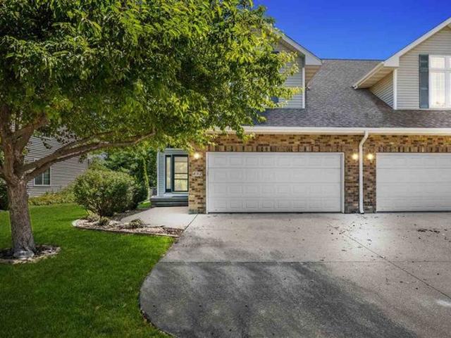 452 N McKenzie Ln, North Liberty, IA 52317