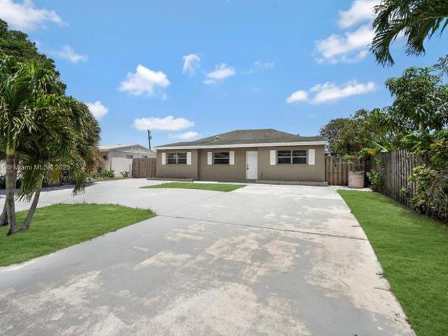 452 Waseca Dr, Lake Worth, FL 33462