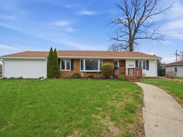 4536 N Bournedale Dr, Peoria, IL 61614