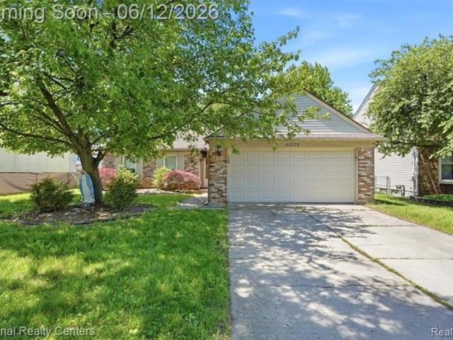 45375 Ronnen Dr, Macomb Township, MI 48044