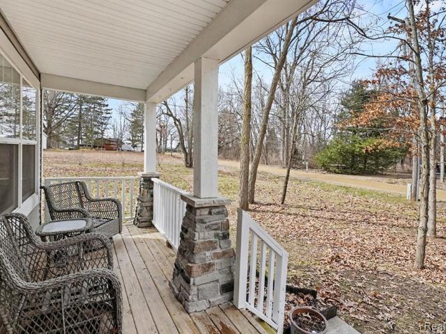 4537 Lakewood Drive
