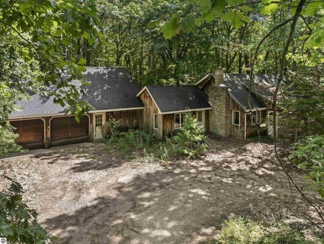 4539 E Sanford Lake Dr, Lake Ann, MI 49650