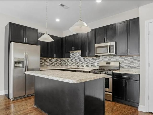 4530 S Michigan Avenue # 3