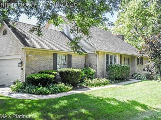 4532 Golf View Dr, Genoa Township, MI 48116