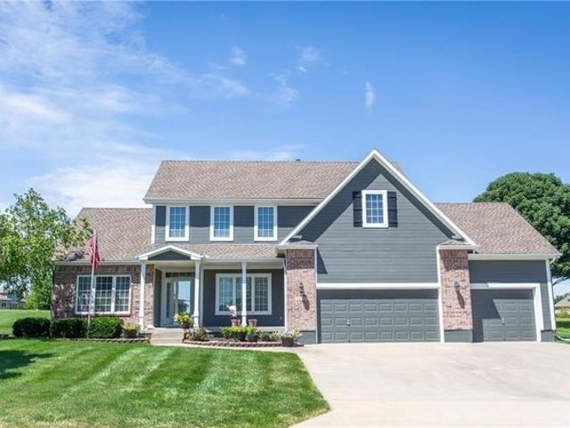 4532 SW Gull Point Dr, Lee's Summit, MO 64082
