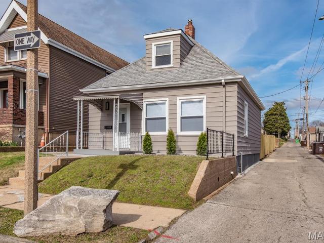 4533 Ray Ave, St. Louis, MO 63116 | Compass