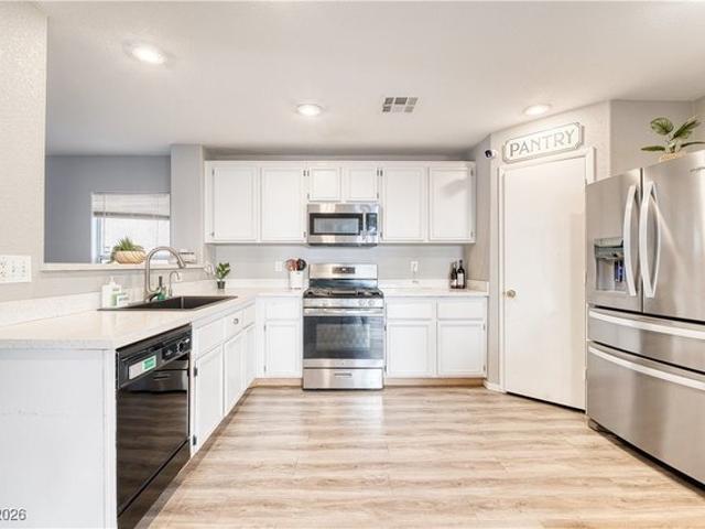 4533 Sunday River St, Las Vegas, NV 89122