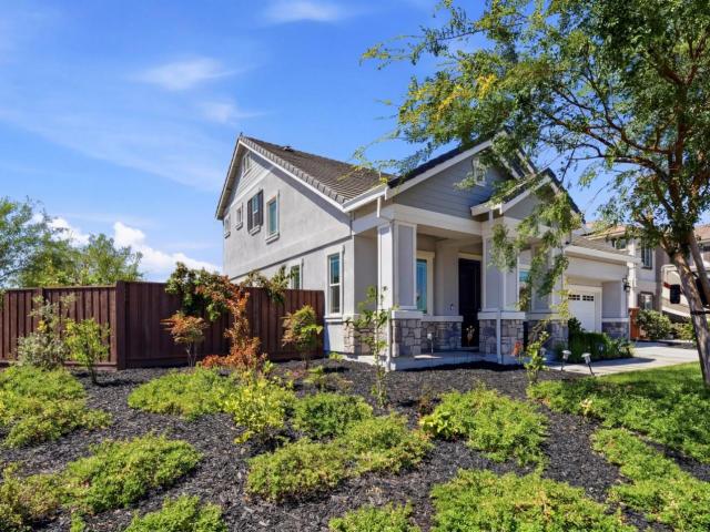 453 Diamond Peak Lane