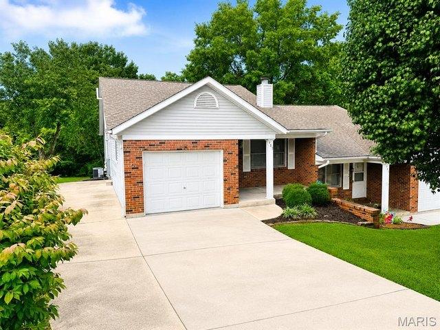 453 Hill St, Washington, MO 63090