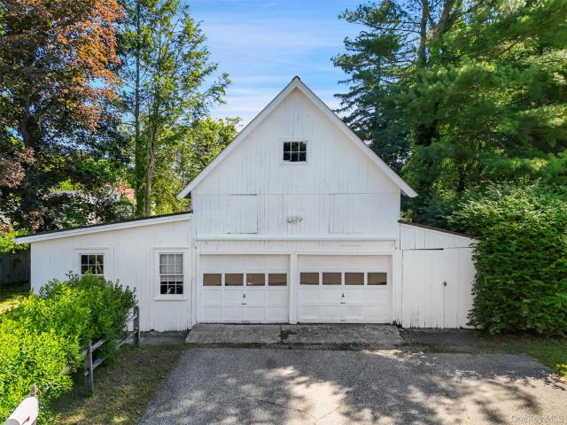 453 Old Post Road