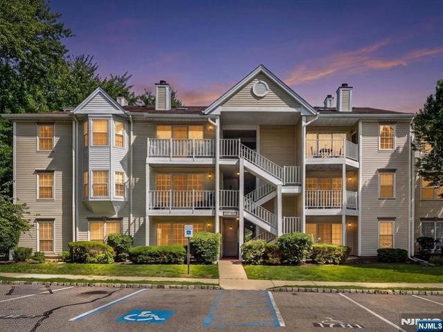 453 Poets Way, Mahwah, NJ 07430