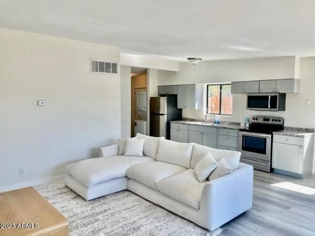453 W University Dr, Mesa, AZ 85201