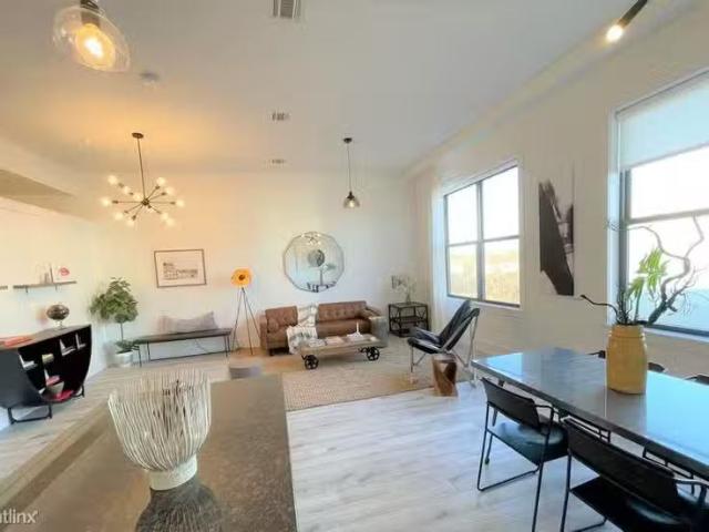 45450292 300 Hoyt St