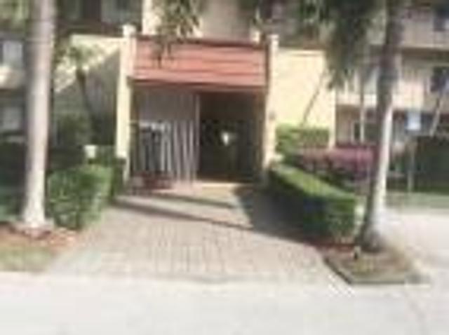 4545 Luxemburg Ct #104 Lake Worth, FL 33467