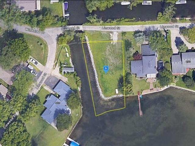 4545 Linwood St, West Bloomfield, MI 48324