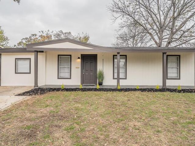 4545 Reaford Dr, Haltom City, TX 76117