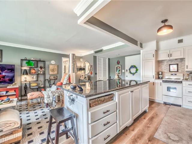 4545 Wornall Rd, Unit 101, Kansas City, MO 64111 | MLS #2614