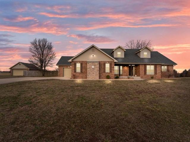 4547 S 136th Rd, Bolivar, MO 65613