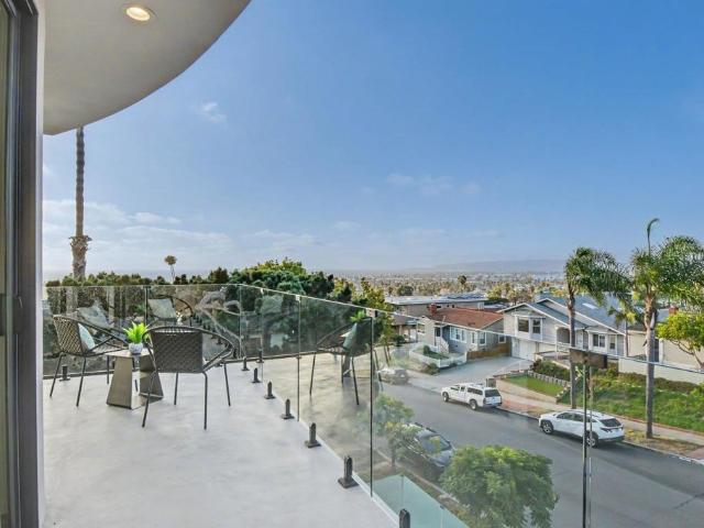 4549 Newport Ave