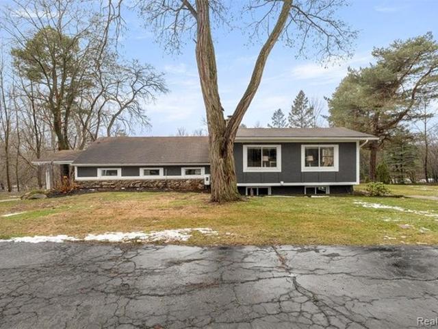 45401 W 9 Mile Rd, Novi, MI 48374