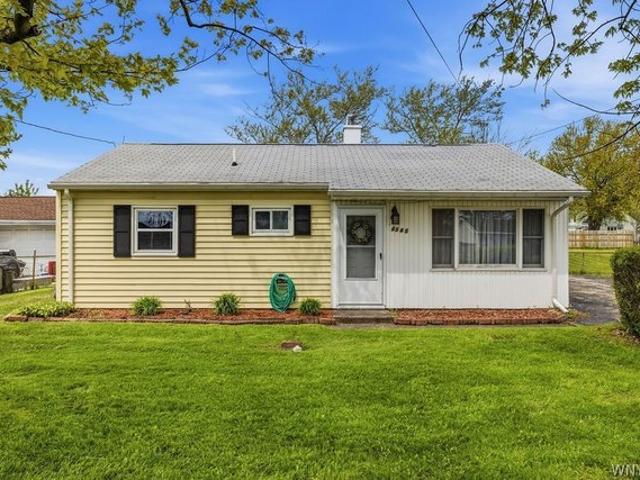 4540 Isherwood Dr, Niagara Falls, NY 14305