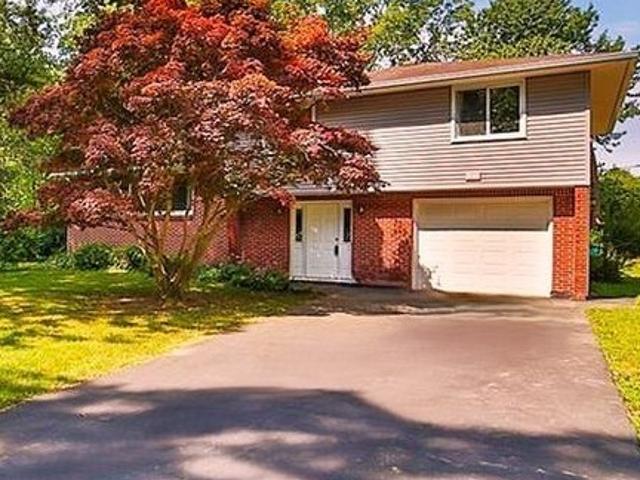 4540 W Overlook Dr, Buffalo, NY 14221