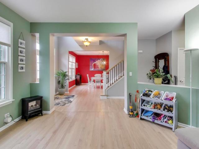 4540 W Westchester Lane