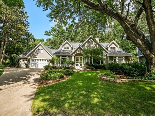 4541 Meadow Rd, Edina, MN 55424