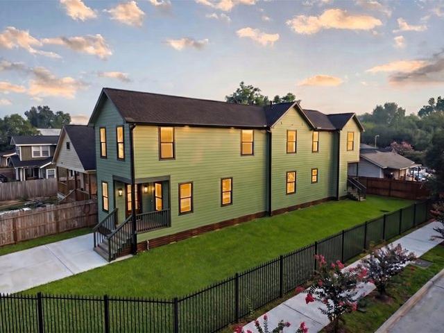 4541 Walker St, Houston, TX 77023