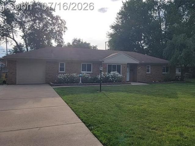 45437 Hecker Dr, Utica, MI 48317