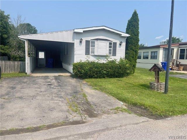 454 Chestnut Dr, Lockport, NY 14094