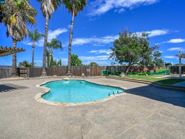 454 Bristol Ct