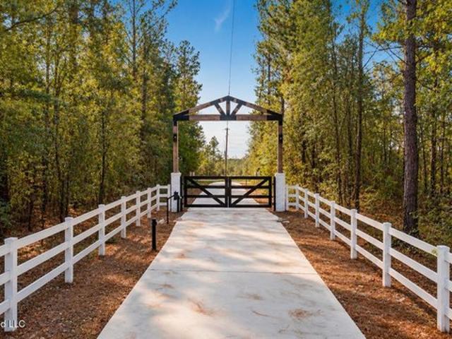 454 Earlville Rd, Lucedale, MS 39452