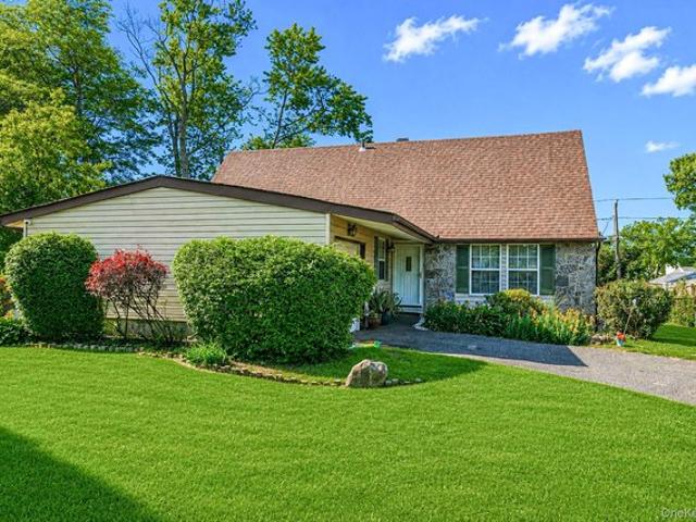 454 Hawkins Rd, Selden, NY 11784