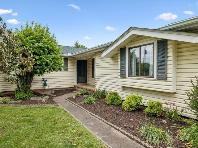 454 Lakewind Dr