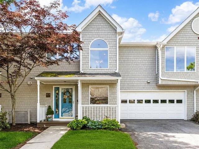 454 Paddock Ln, Bristol, RI 02809