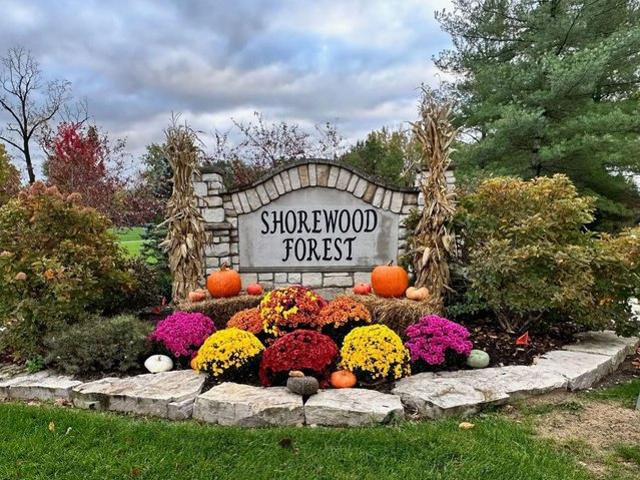 454 Roxbury Rd, Valparaiso, IN 46385