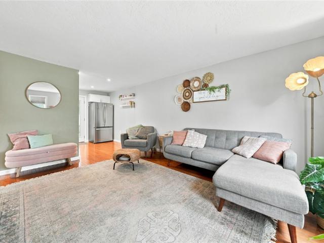 454 Rosanne Dr