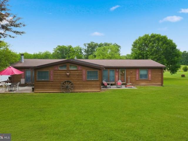 454 Racetrack Rd, Abbottstown, PA 17301